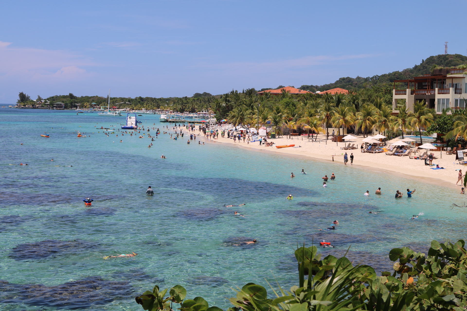GUIDE TO THE ISLAND OF ROATAN, HONDURAS – SincerelyWanderlust.com